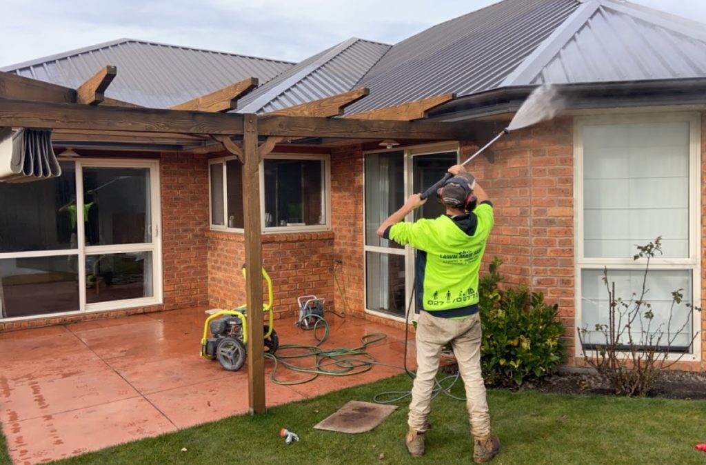 The Lawn Man Sam | North Canterbury | Lawn & Garden Services